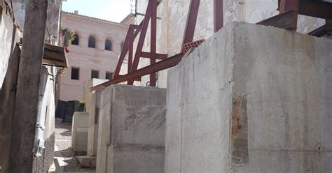 Eshijar Recordando Los Pilares De Hormigon Que Se Colocaron En La