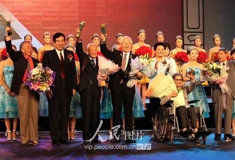 著名女攝影家侯波辭世 曾向大理捐贈開國大典 每日頭條