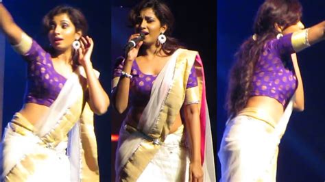 Singer Shreya Ghoshal Hot Navel Show In Stage Program