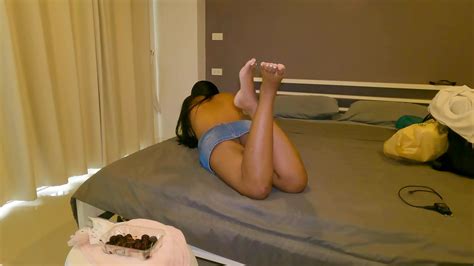 Pinay Amatör Genç Kız Külotsuz Yatakta Rahatlıyor Xhamster