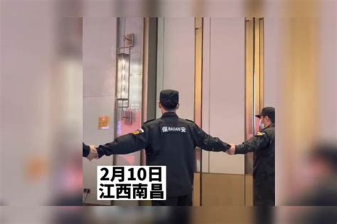 关晓彤到南昌连背影都是好看的网友 羡慕了