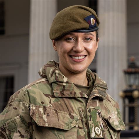 25 Female Soldiers In Armed Forces Around The World Page 3 Of 17