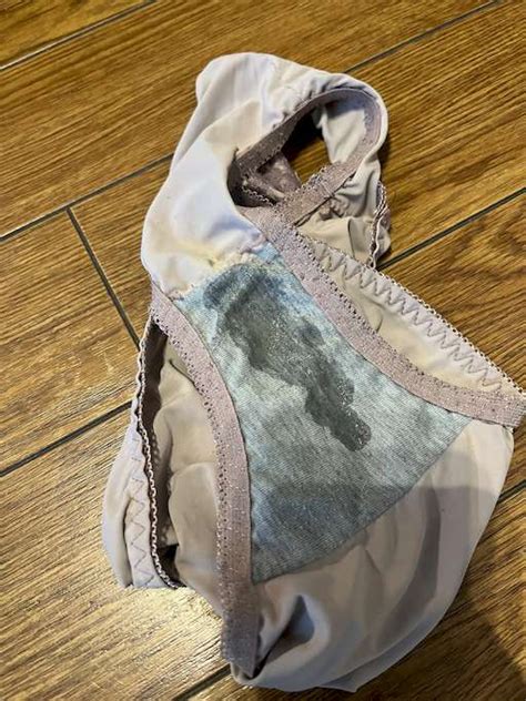 🚨【しっかりシミつきパンツ！】🚨18歳裏垢女子のシミ付きパンツ！ Luscio ラシオ
