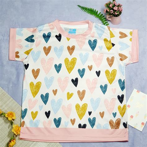 เสื้อยืดเด็ก ลายหัวใจ [size M อายุ 1 ปีครึ่ง 4 ปี] ใส่สบาย ซักง่าย ไม่ยับ ผ้าแห้งเร็ว สีไม่ตก