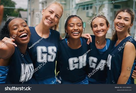 girls group huddle together