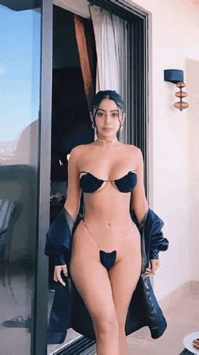 Shafeena Sexy Model In Revealing Bikini  500×889
