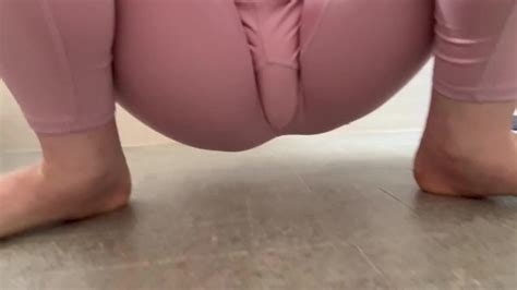 Married Woman Peeing In The Bath In Yoga Pants Free Mobile Porn