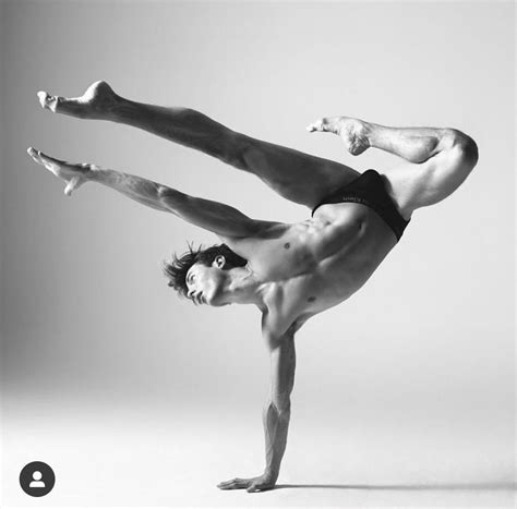 Pin By Lendina Dufty On Ballet Photography Dance Photography Poses