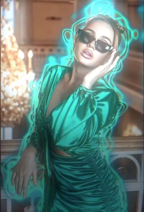 Пин от пользователя Ангелина на доске Быстрое сохранение Карнавал Фанатка Рисунки девушки