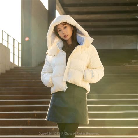 한소희 패션 휠라 밀라노 다운 여성 패딩 유광 구스다운 숏패딩 추천 네이버 블로그