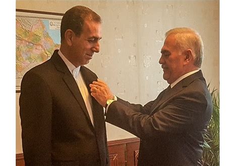 سرکنسول ایران بالاترین نشان افتخار دولت جمهوری نخجوان را دریافت کرد تسنیم