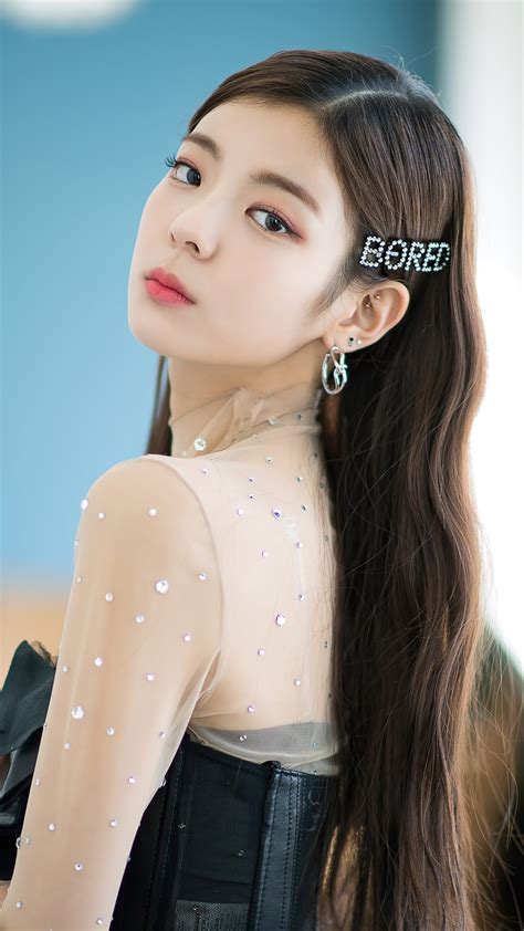 Itzy Kpop Loco Lia Choi Ji Su Hd Phone Wallpaper Rare Gallery