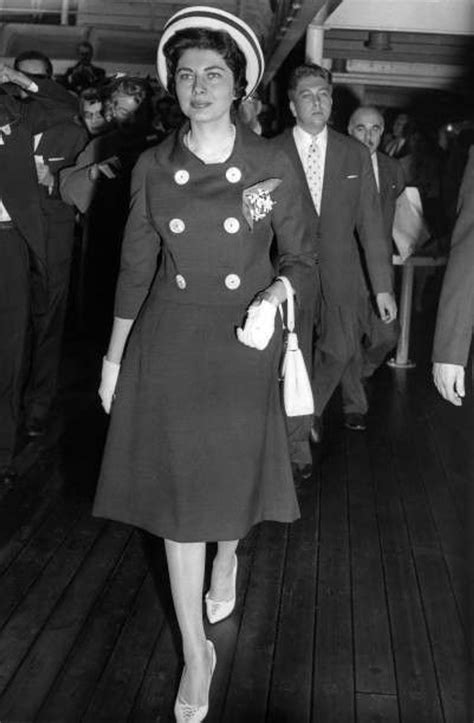 عکس سفر در زمان ثریا اسفندیاری بعد از طلاق از محمدرضا شاه پهلوی