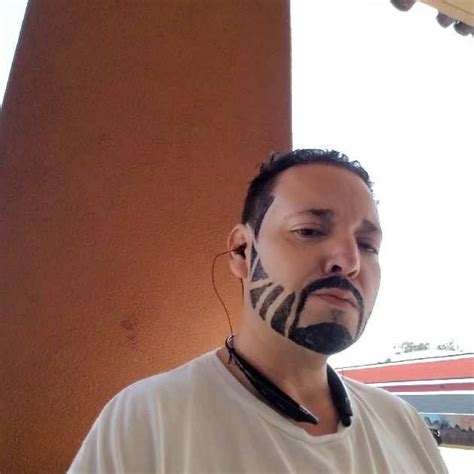 Toni 3 Barber Shop Beard Ear