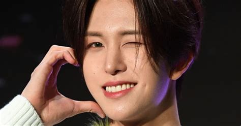 포토 에잇턴 경민 달달한 윙크