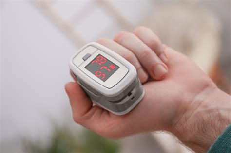 Premium Photo Man Measuring Oxygen Level With Modern Fingertip Pulse Oximeter Indoors Closeup