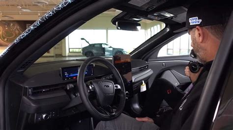 O Piloto Ken Block Testa Mustang Mach E Mas Observador
