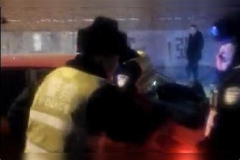 哈尔滨疑醉驾男子强行冲卡 撞飞交警致其当场身亡