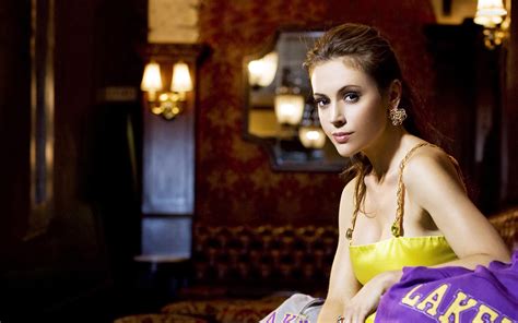 Alyssa Milano Gorgeous Images Wallpaper Hd Celebrities K Wallpapers Images And Background