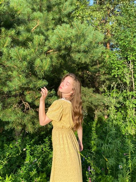 Девушка в лесу