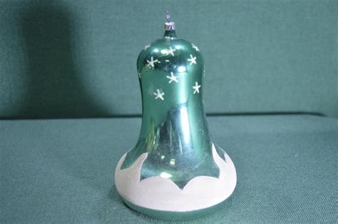 Купить Елочная игрушка Колокол зеленый озвученный разрисованный светосоставом Стекло Коробка