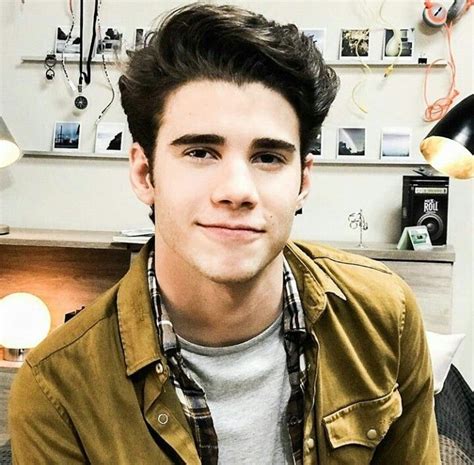 Julio Pe A Heartthrob Bia Disney Channel