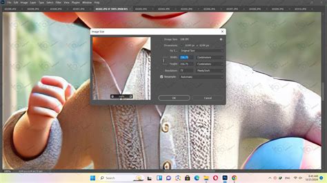 بک گراند کودکانه پسر بچه توپ در دست در حال دویدن کد 43302ویژه عکس گراف