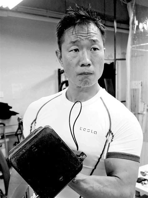 写真：[時の人]／nhk番組で筋肉体操指導／谷本道哉さん／効果的な筋トレ法を追究 沖縄タイムス＋プラス