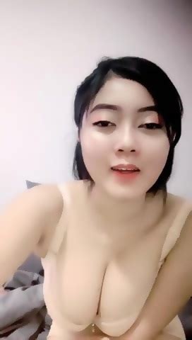 Jilbab Montok Buka Bra