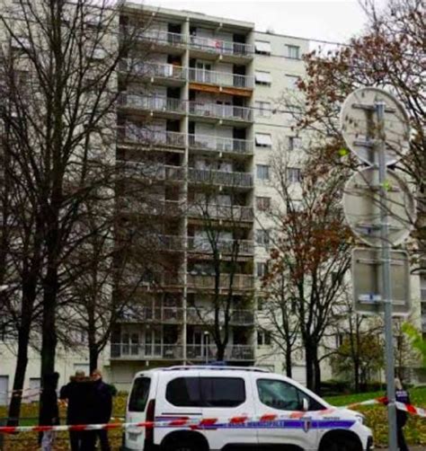 Diez Muertos Cinco De Ellos Niños En El Incendio De Un Edificio En