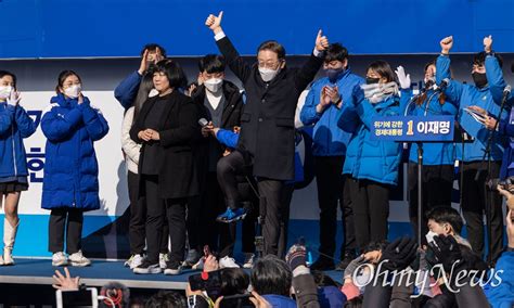 이재명 더불어민주당 대선후보가 공식선거운동 첫 날인 1 오마이포토