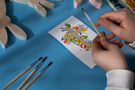 메시지가 있는 부활절 십자가 페인팅 Christ The Lord Is Risen Today 지속 가능한 준비 수제 인사말 카드를 만드는 Diy 과정 어린이를 위한 단계별