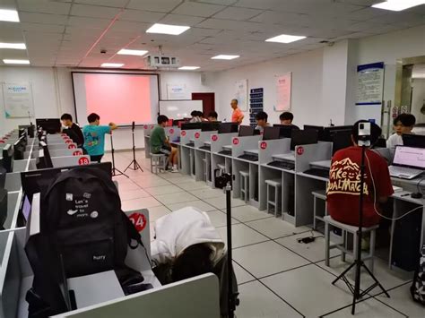 信息工程学院组织参加全国大学生算法设计与编程挑战赛获佳绩