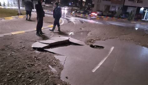 Голем дефект на водоводната мрежа на кружниот тек кај бензиската пумпа Макпетрол Билјанини