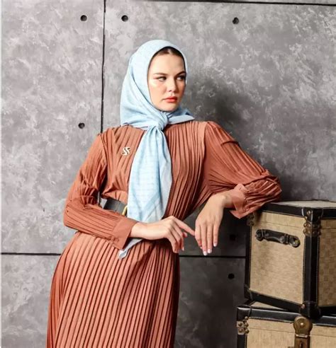 Jual Saiqa Signature Saiqa Signature Monogram Scarf Forget Me Not Hijab Segi Empat Original