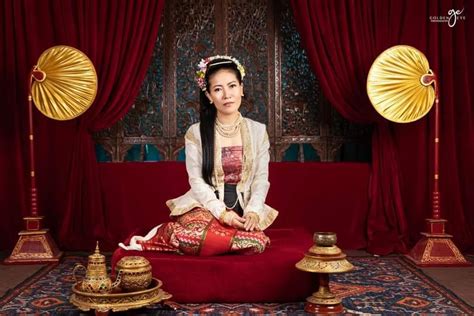 မြတ်တော်ဝင် ဗမာ့နန်းဓလေ့ သိုရင်း၊ထိုင်မသိမ်းဝတ်စုံ ဝန်ဆောင်မှုလုပ်ငန်း Home