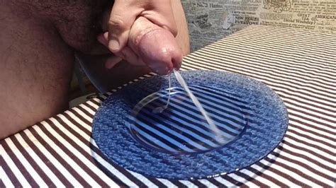 早上暨在盘子里，为你准备好，舔它！