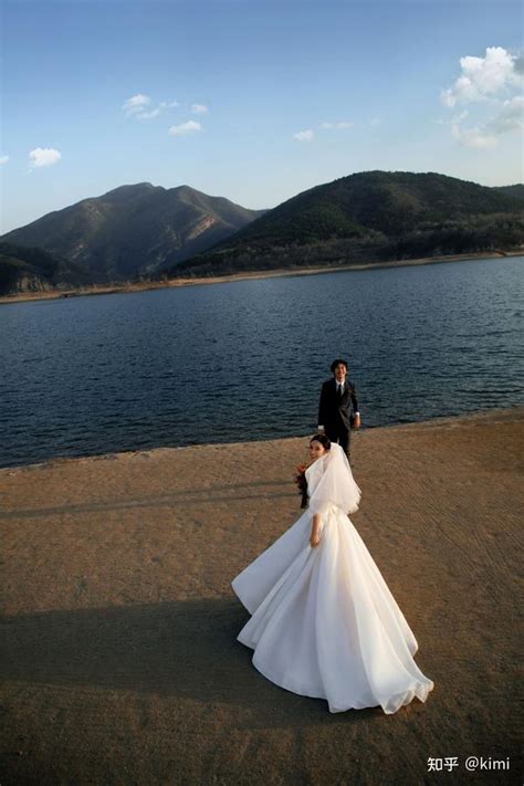 一组氛围感满满的湖边婚纱照每一帧都如同电影画面 知乎