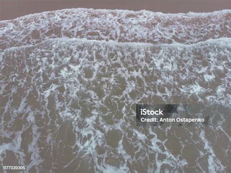 파도와 모래와 물의 추상적 인 질감 배경 바다 바다 호수로 청록색 물의 최고 보기 깊은에 대한 스톡 사진 및 기타 이미지 깊은 깨끗한 낮 Istock