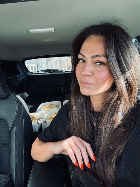 𝐇𝐯𝐨𝐫𝐟𝐨𝐫 𝐞𝐫 𝐝𝐞𝐫 𝐞𝐭 𝐛𝐢𝐥𝐥𝐞𝐝𝐞 𝐚𝐟 𝐝𝐢𝐠 𝐦𝐞𝐝 𝐞𝐧 𝐦𝐚𝐬𝐬𝐞 𝐤𝐚𝐠𝐞𝐫 𝐊𝐢𝐫𝐚 🙋🏻‍♀️ Jeg