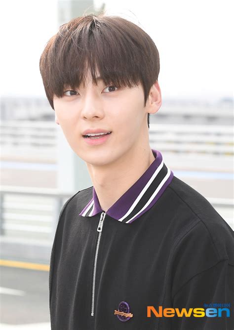 뉴이스트 민현 언제나 화보 인생 포토엔hd화보 손에 잡히는 뉴스 눈에 보이는 뉴스 뉴스엔