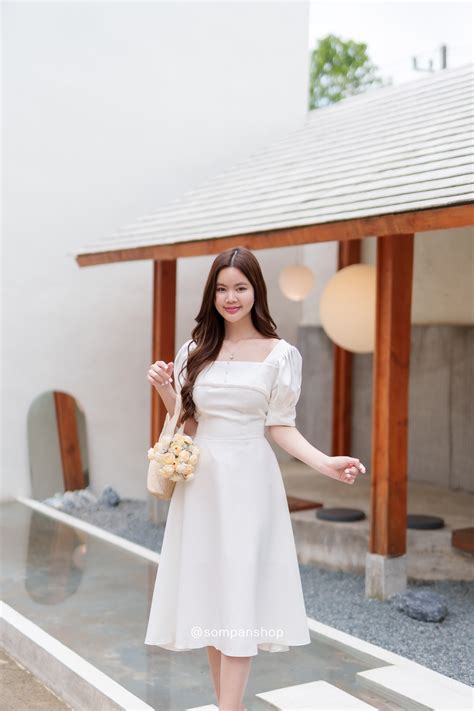 ชุดไปงานแต่งสีขาว เดรสออกงานลุคเจ้าหญิงแขนตุ๊กตา สไตล์มินิมอล สวยหวาน เรียบหรูดูดี ใส่ได้ทั้งงาน