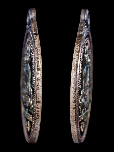 เหรียญหลวงปู่ทวด ครบรอบ30ปี ธนาคารแห่งประเทศไทย เนื้อเงิน หายาก พร้อมกล่องเดิม Wutdychonburi