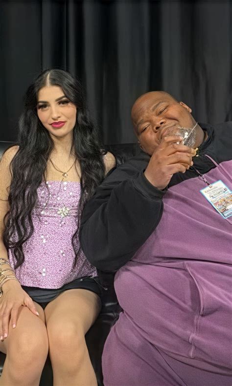Know Your Meme Is Dave Blunts Gf Using Him For Clout Instagram