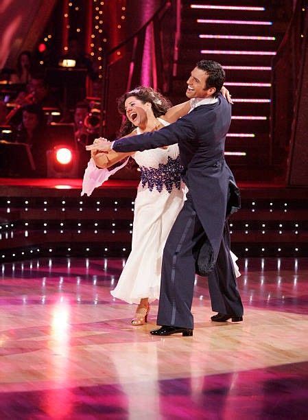 Pin By Lorrie On Dwts S 6 Kelly Monaco Quickstep Dance Dwts