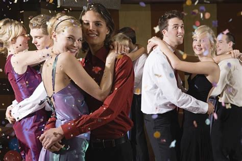 Prom 101 What Happens On Prom Night And What To Expect Lovetoknow