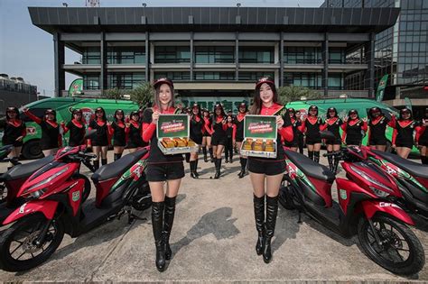 ประชาสัมพันธ์ คาราบาวแดง ประกาศยืนราคา 10 บาทเท่าเดิม พร้อมจัดแคมเปญใหญ่ บาวแดงช่วยคนไทย