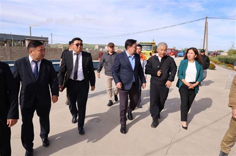 Vip76 Mn Ерөнхий сайд Г Занданшатар ХХААХҮ ийн сайд Ж Энхбаярын хамт гурил үйлдвэрлэгчидтэй