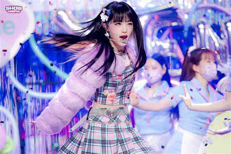 220126 Yena Smiley At Show Champion Kpopping