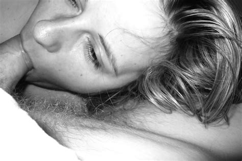 Mamando En Blanco Y Negro Fotos Porno Xxx Fotos Imágenes De Sexo